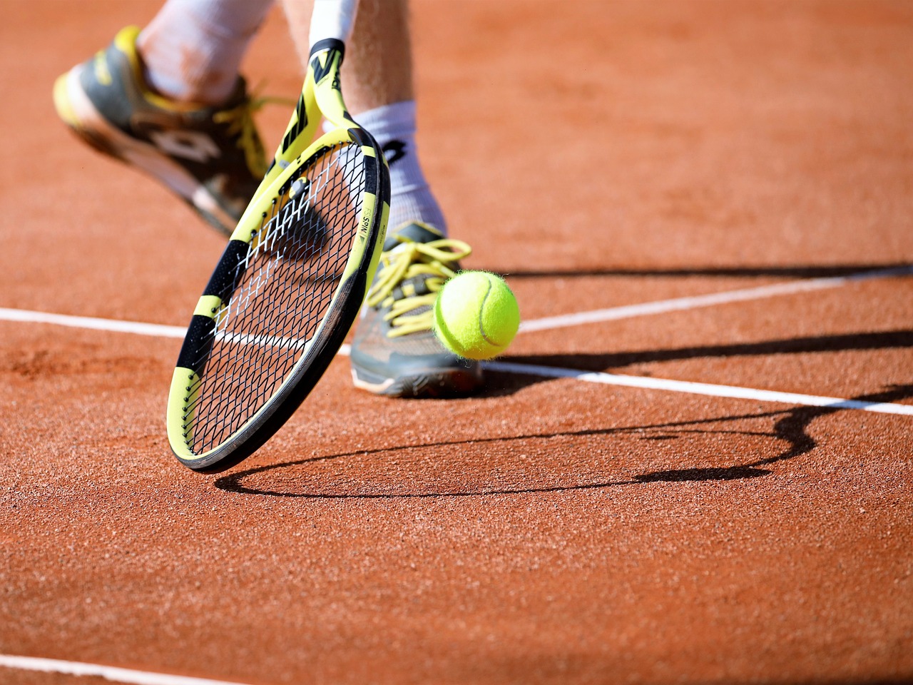 Tennis Momentum: How Energy Shifts Shape Matches